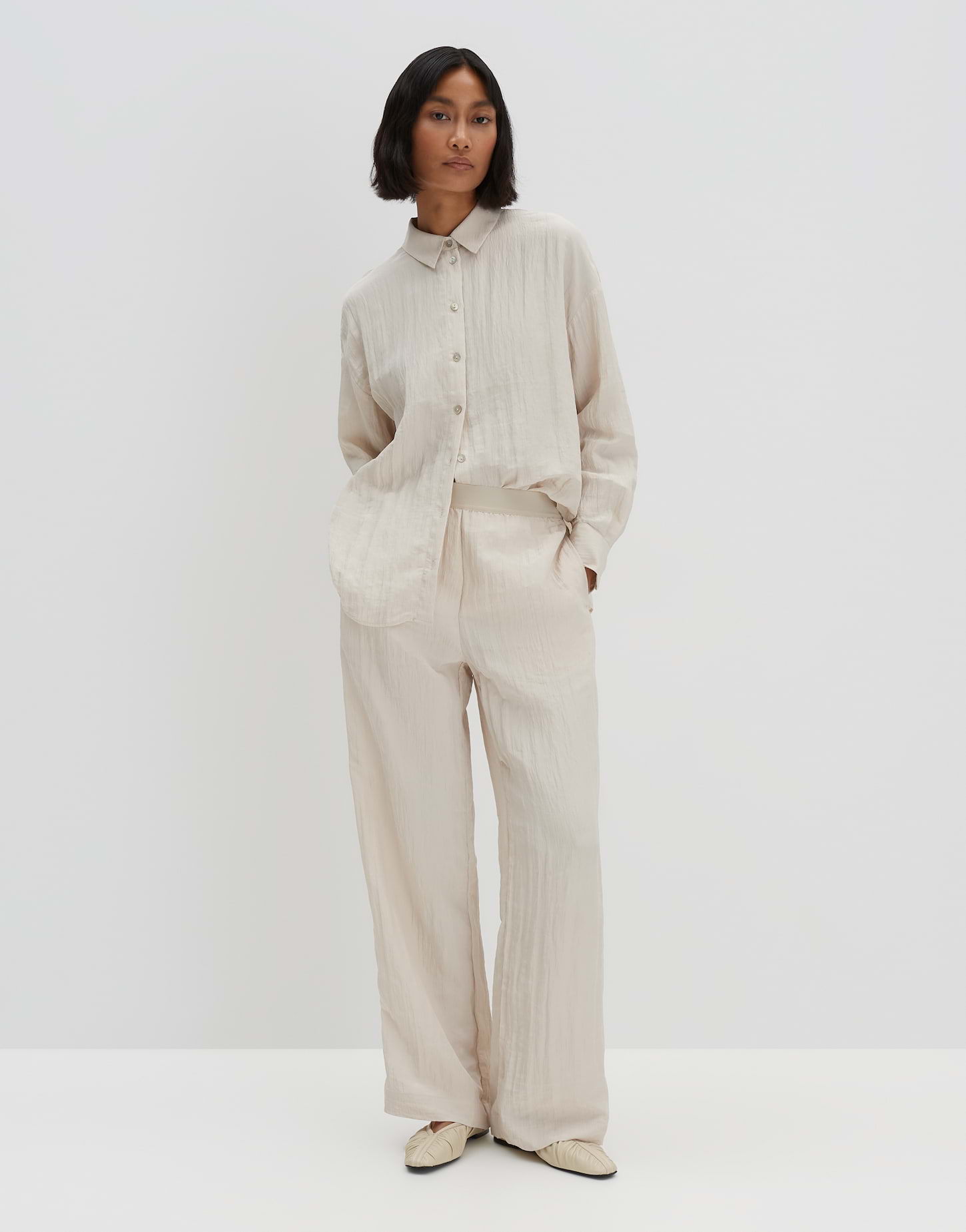 Stoffhose Cevil texture beige online bestellen | someday Online Shop